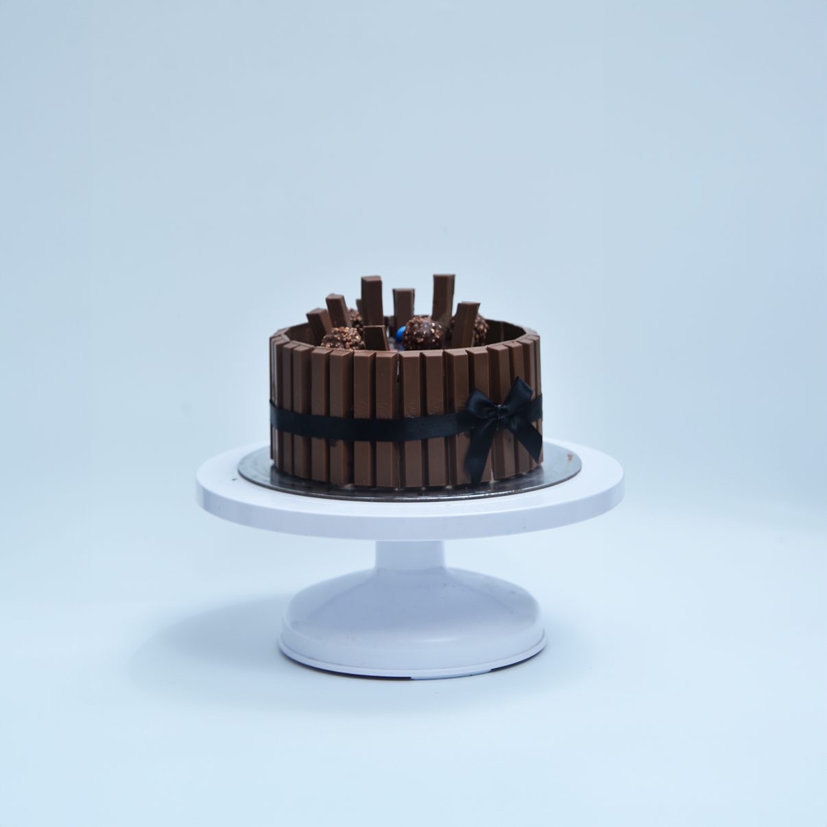 Kit Kat Pool Cake – Isher Eggless Bakers